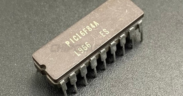 Microchip PIC16F84A ES CPU RISC 10MHz Ceramic DIP18 8Bit Processor Rare ...
